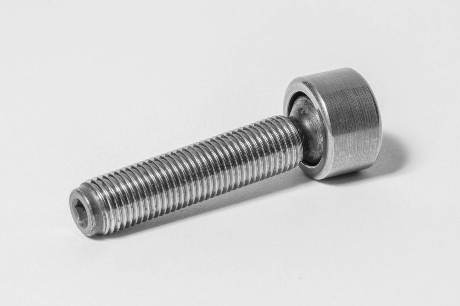 Custom Fasteners vs Standard Fasteners